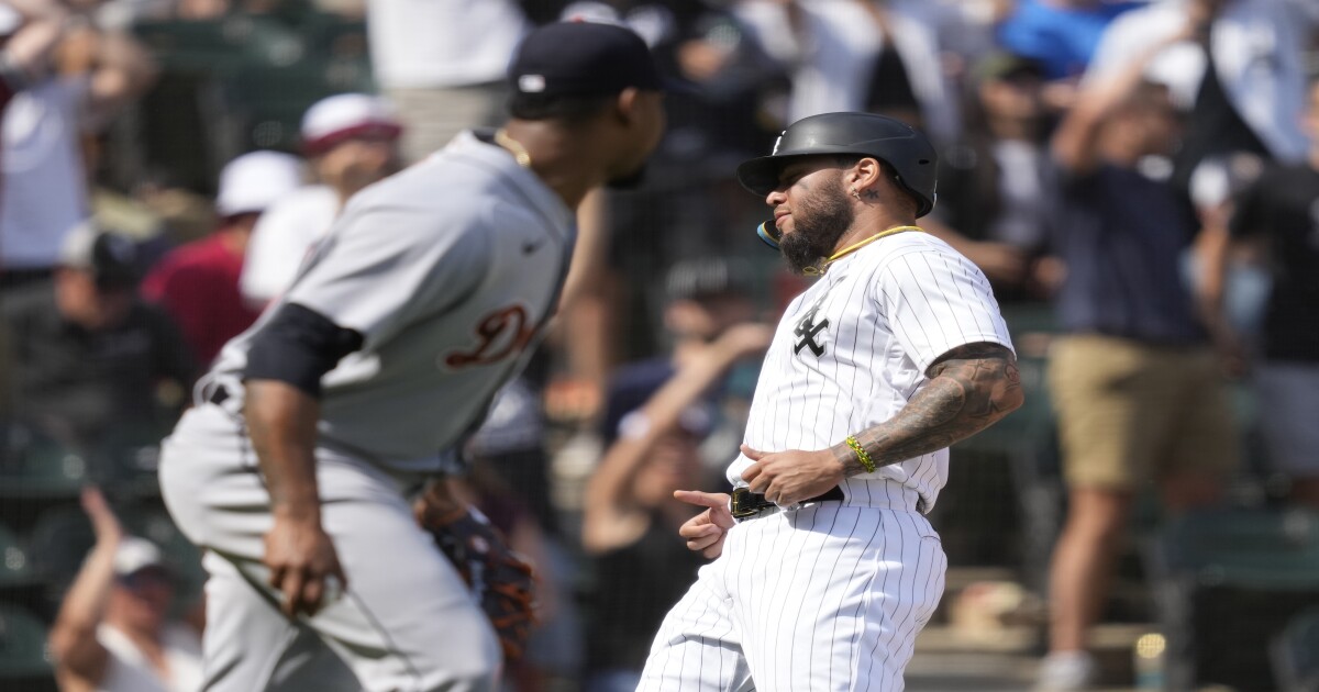 Moncada scores on wild pitch that strikes ump, White Sox beat Tigers 2-1