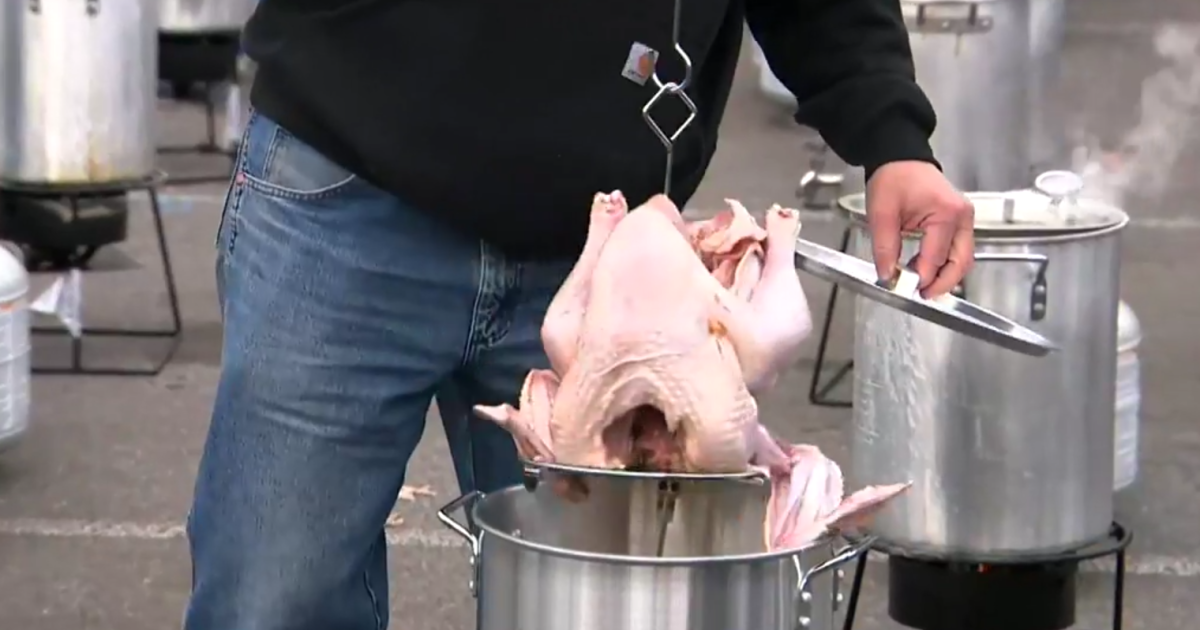 Youth program helps distribute turkey food boxes