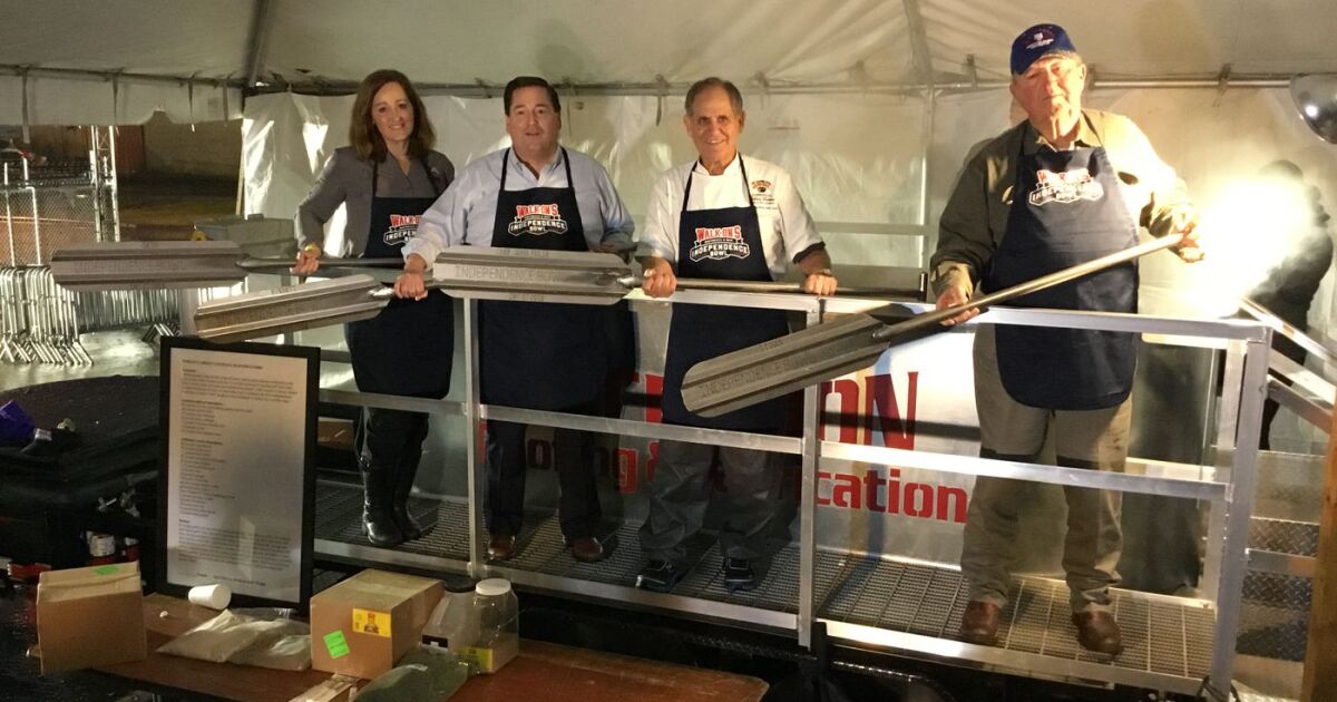 LA chef sets Guinness World Record for largest pot of seafood gumbo