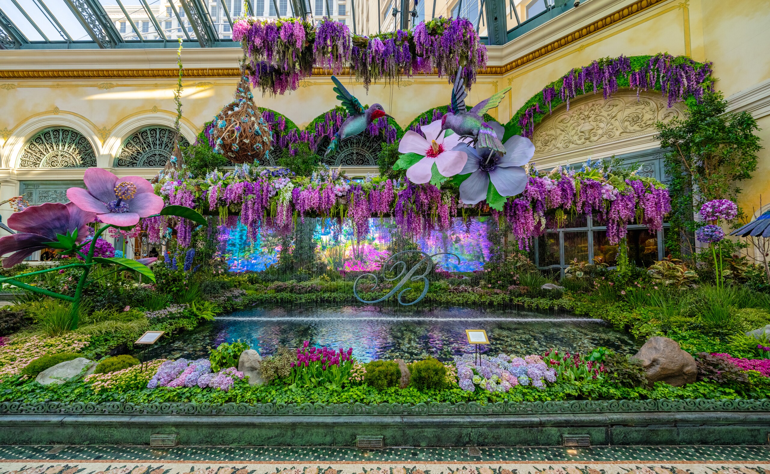 Bellagio Conservatory brings magic of spring in 'The Birds and The Bs ...