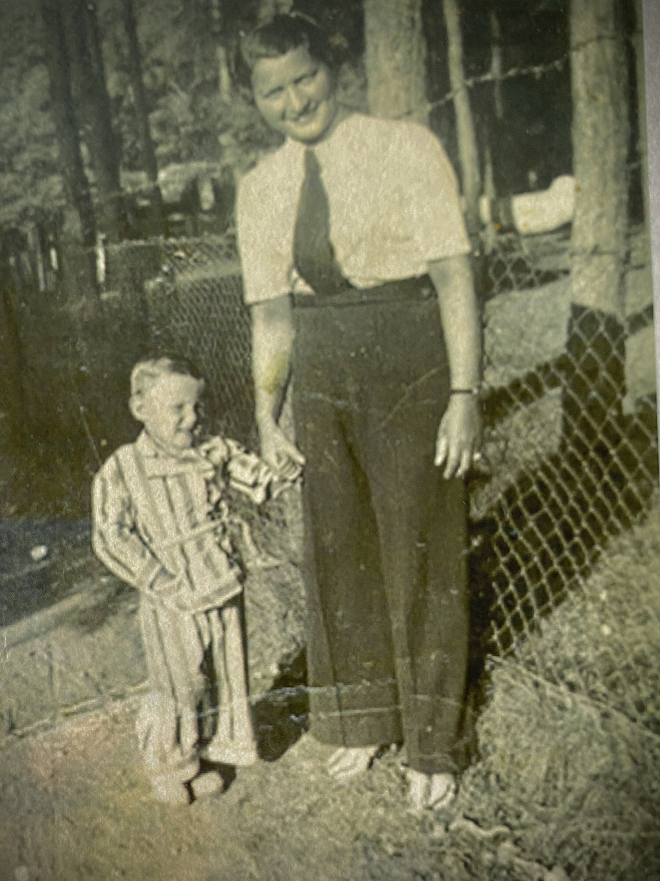Holocaust survivor shares his story: 'He still has no hate'