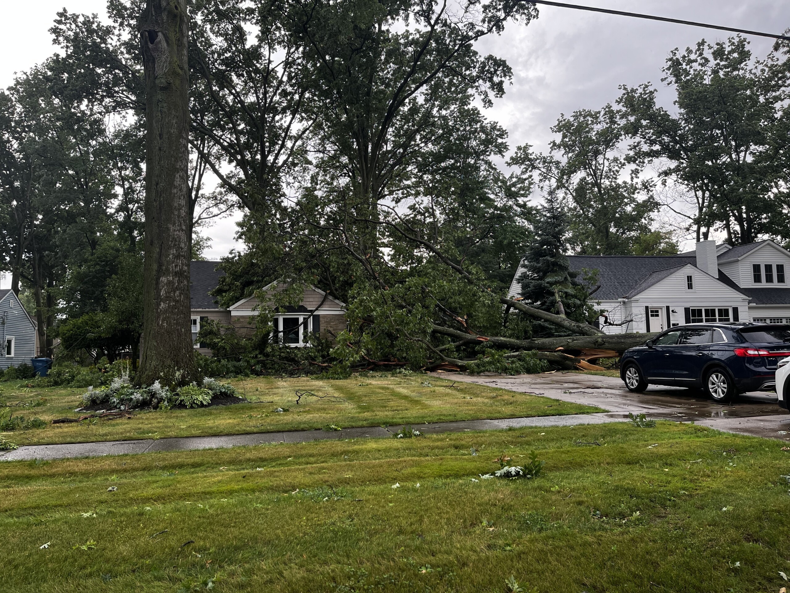 Storms tear through Northeast Ohio, leaving hundreds of thousands ...