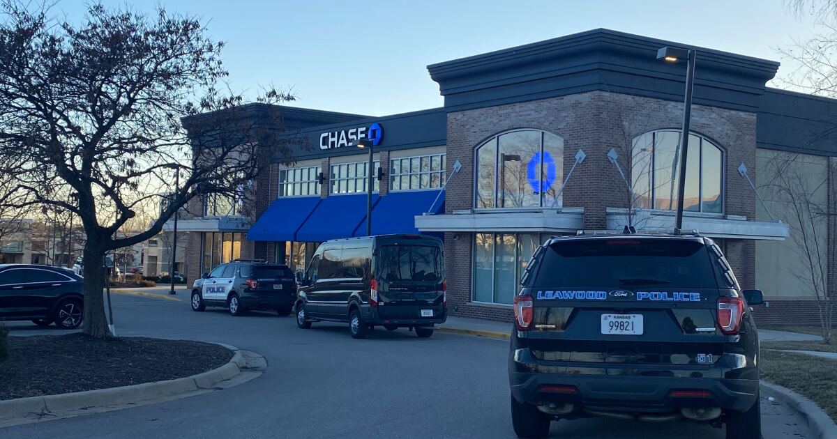 Suspect In Custody After Bank Robbery At Chase Bank In Leawood