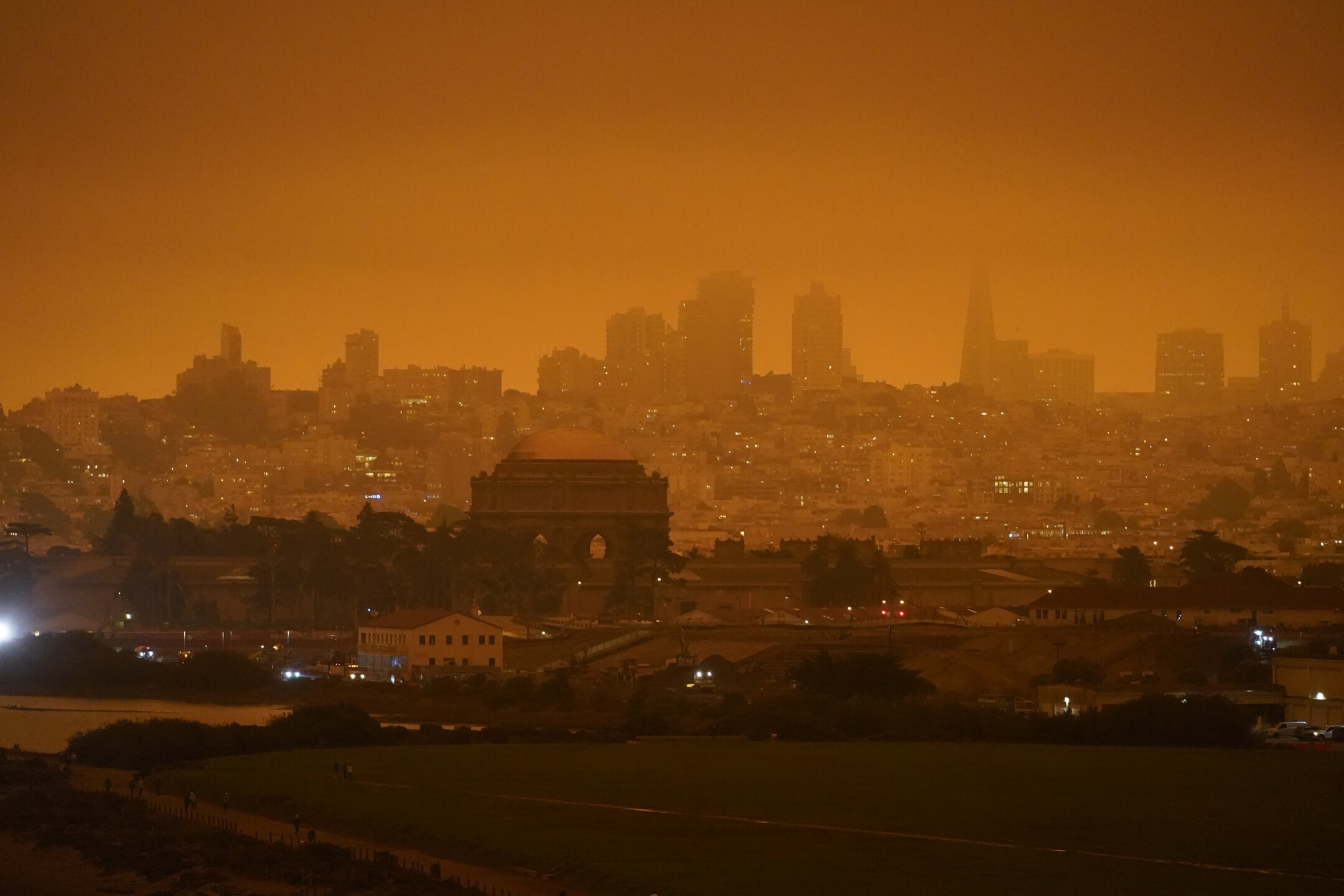 Smoke from California wildfires turned the San Francisco sky bright ...