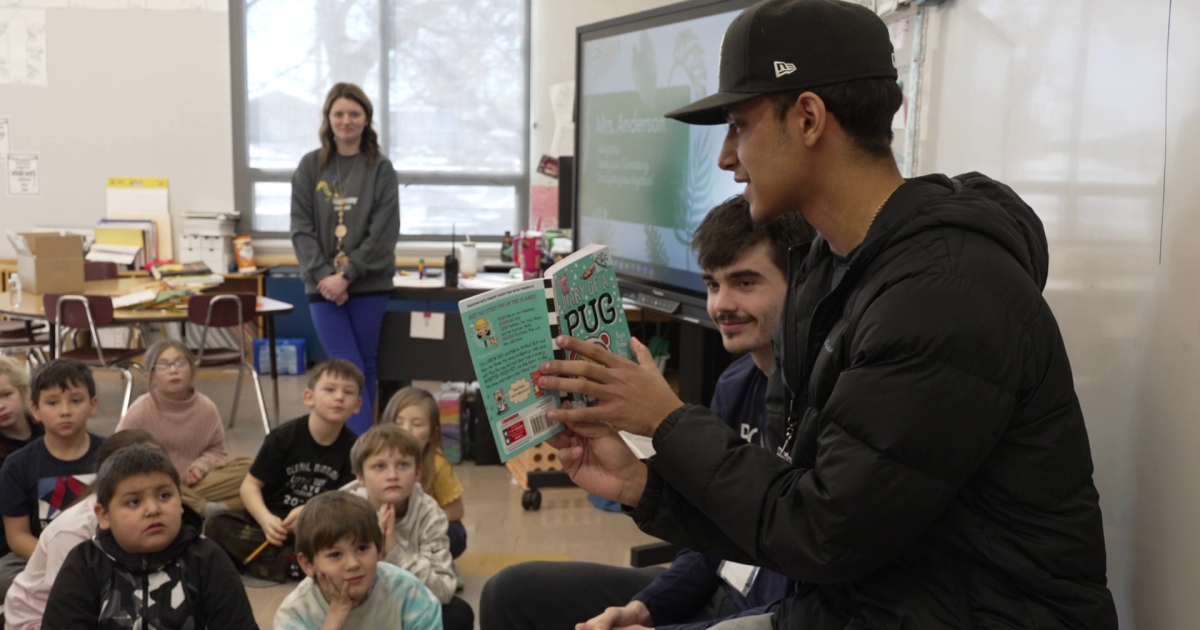 United Way volunteers read to Great Falls kids