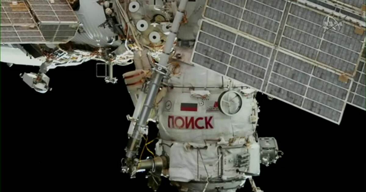 Cosmonauts install robotic arm during spacewalk