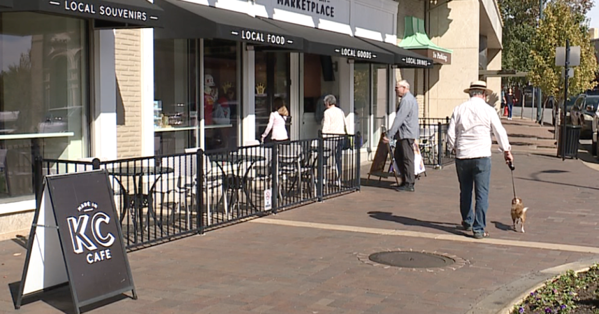 Kansas Citians shop early to financially plan for holidays