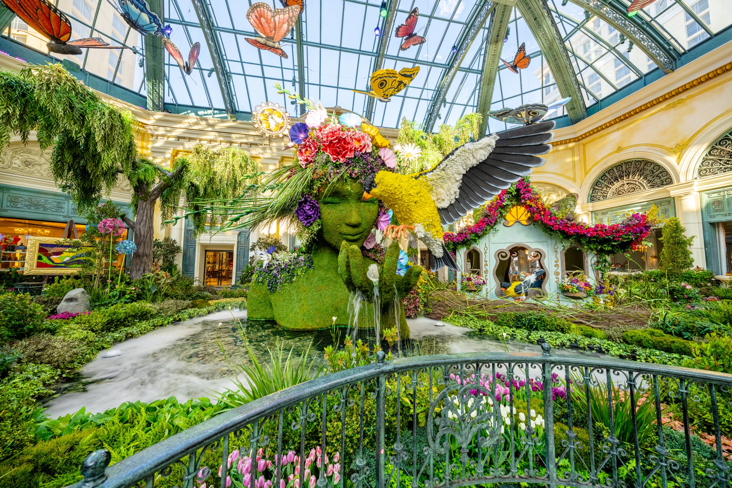 Bellagio Conservatory brings magic of spring in 'The Birds and The Bs ...
