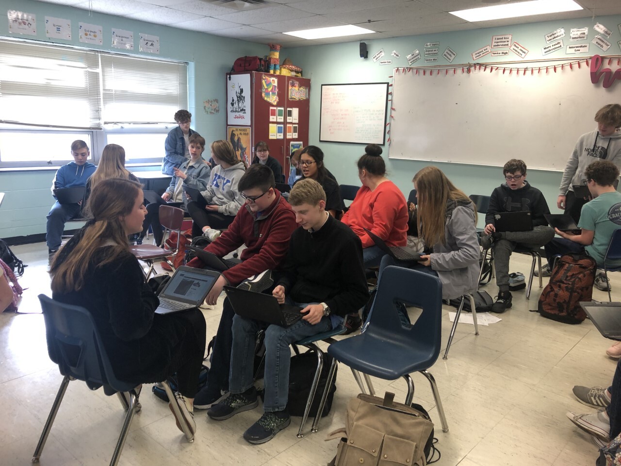 Woodford County Spanish teachers opt for “deskless” classrooms