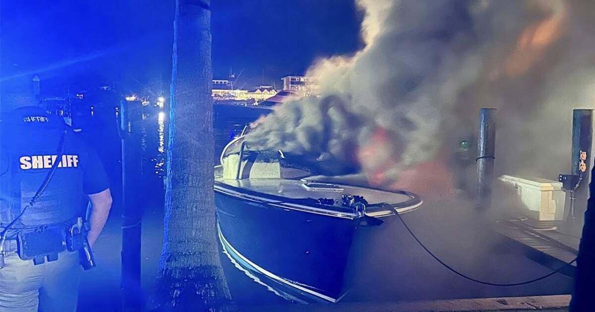 Lightning-sparked fire engulfs 35-foot boat