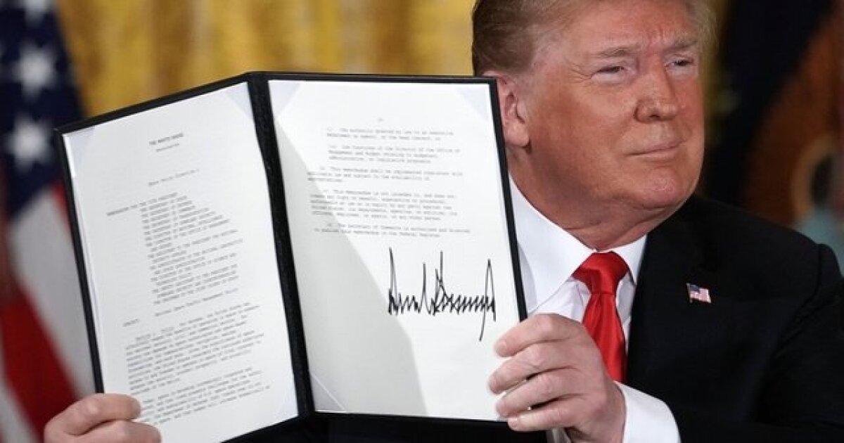 Trump signs order to end family separation