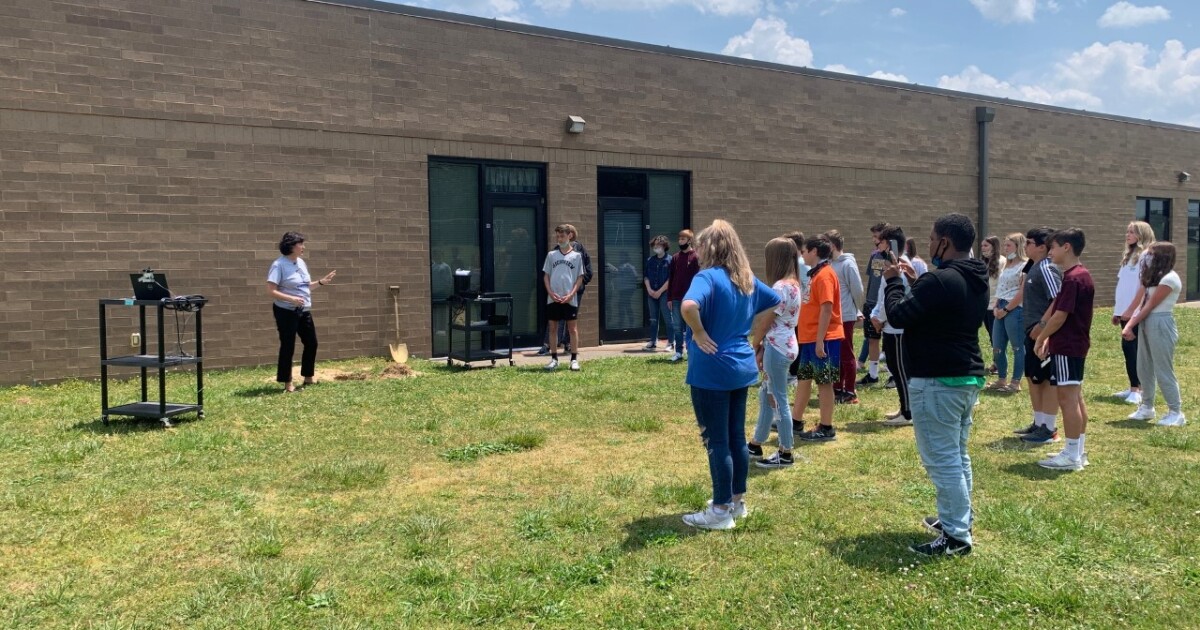 Tennessee students write letters for pandemic time capsule