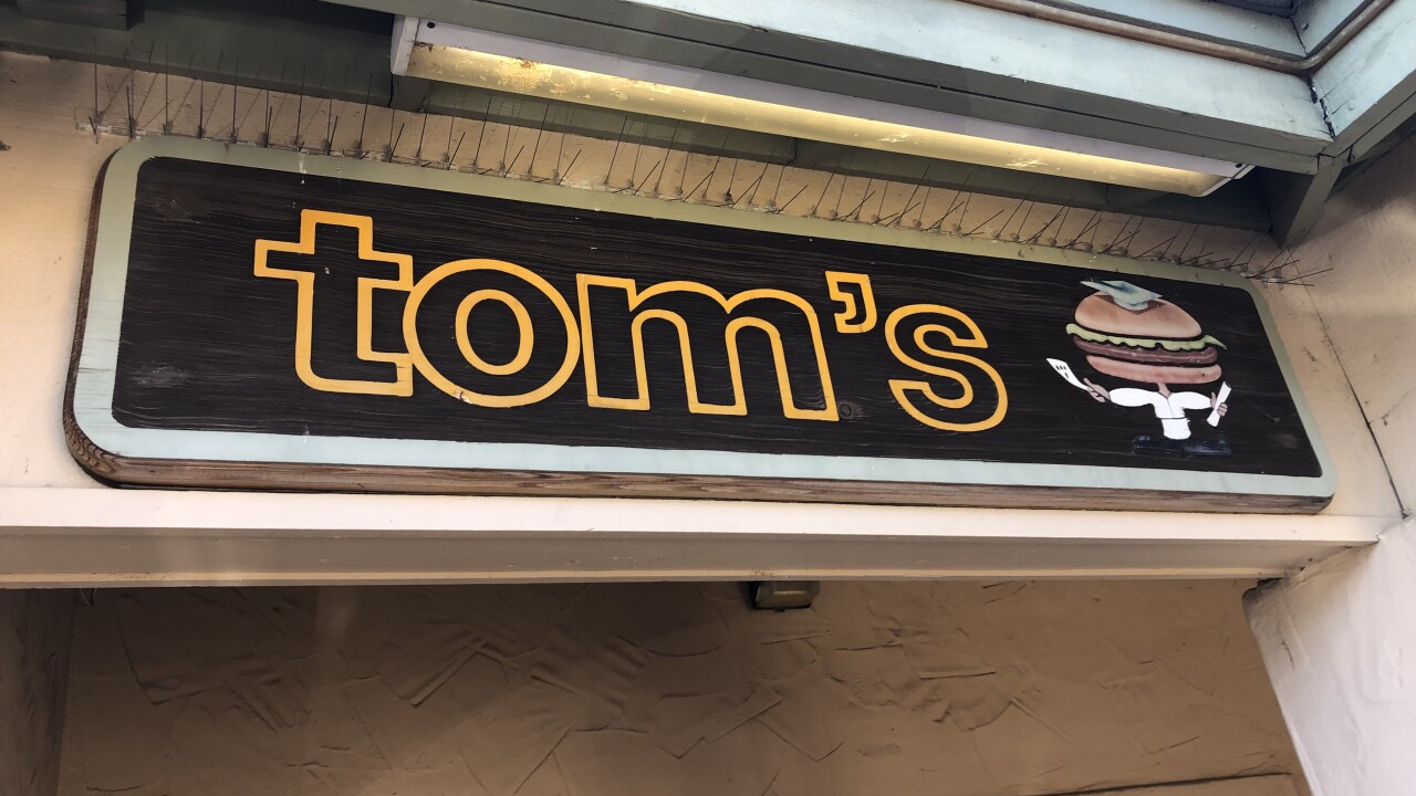 Tom's burgers celebrates 40 years in Lompoc