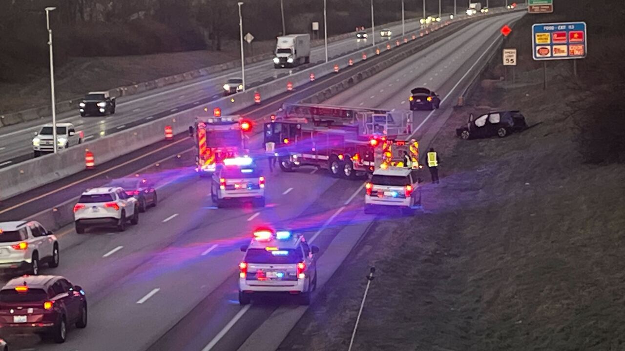 Multiple people hurt in crash on I-75 Sunday morning Multiple people hurt in crash on I-75 Sunday morning