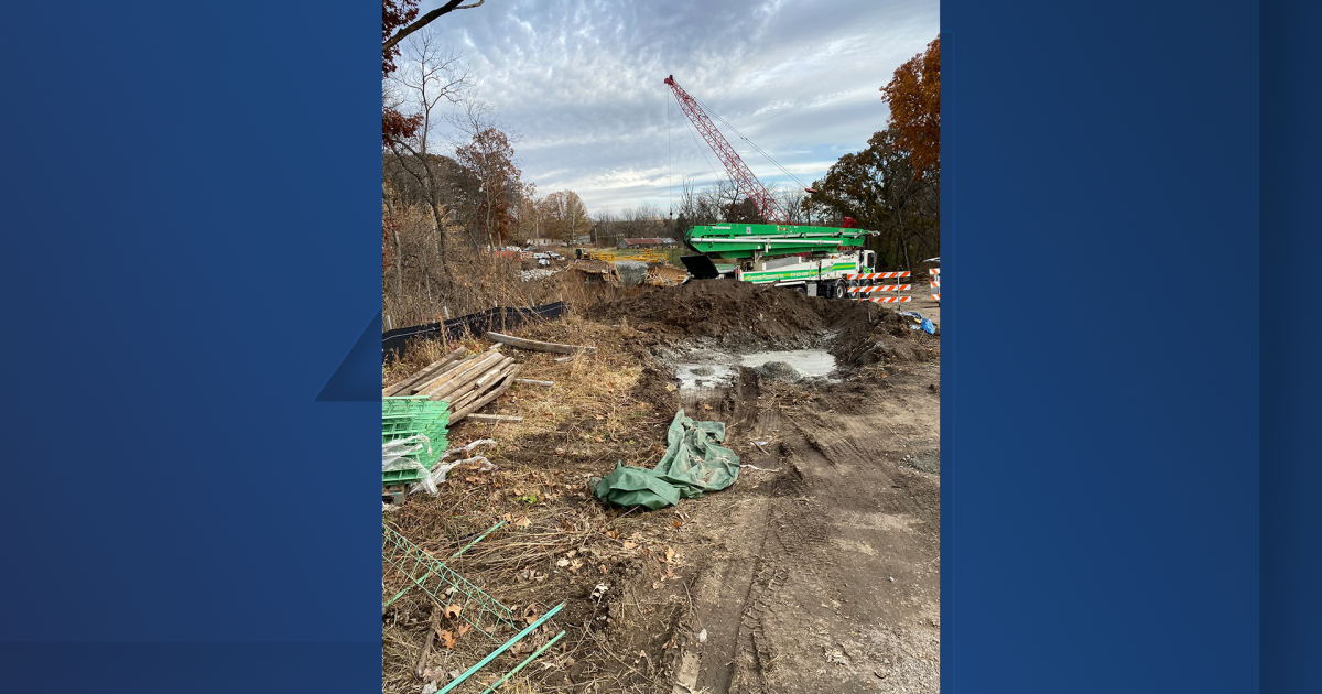 Bridge collapse leaves 1 person dead, 3 injured