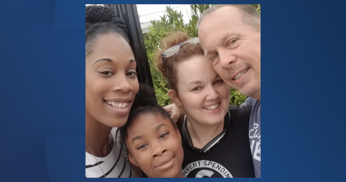 Mom of 8 fighting for her life after falling ill with COVID-19