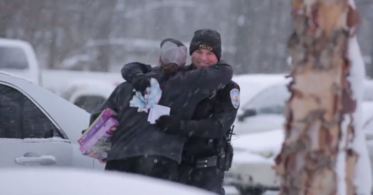 Officer Pulling People Over Does Something Surprising (VIDEO)
