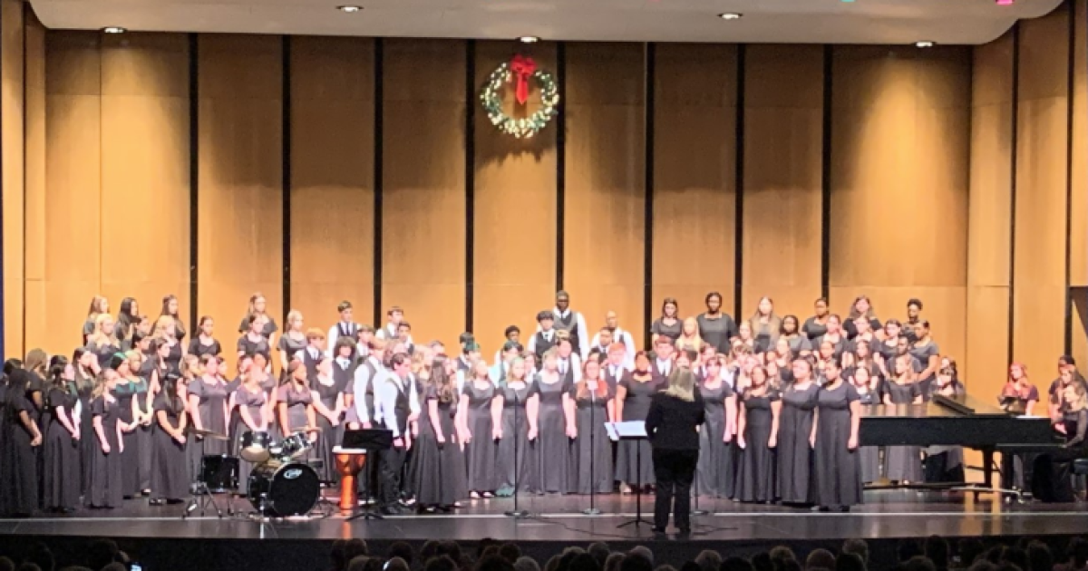 LHS Choir presents annual Christmas Concert