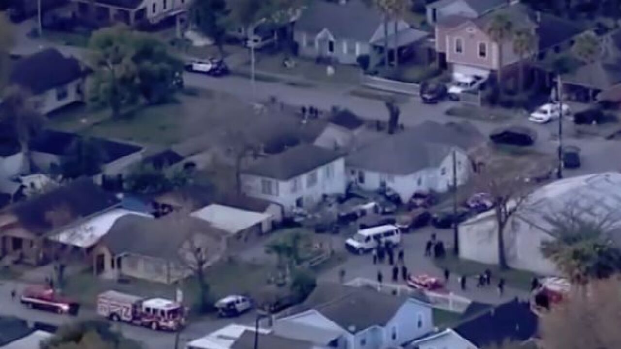 Pd 4 Police Officers Shot In Houston While Serving Warrant