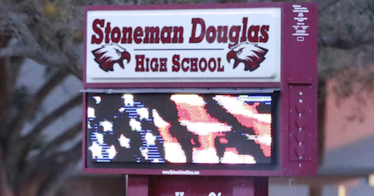 Family and congressional leaders tour the 1200 building for 2nd time ...