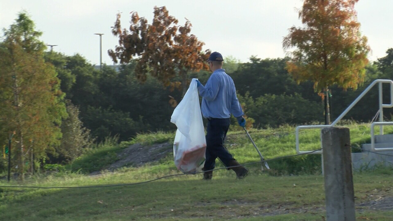 Residents gather to cleanup West Guth Park