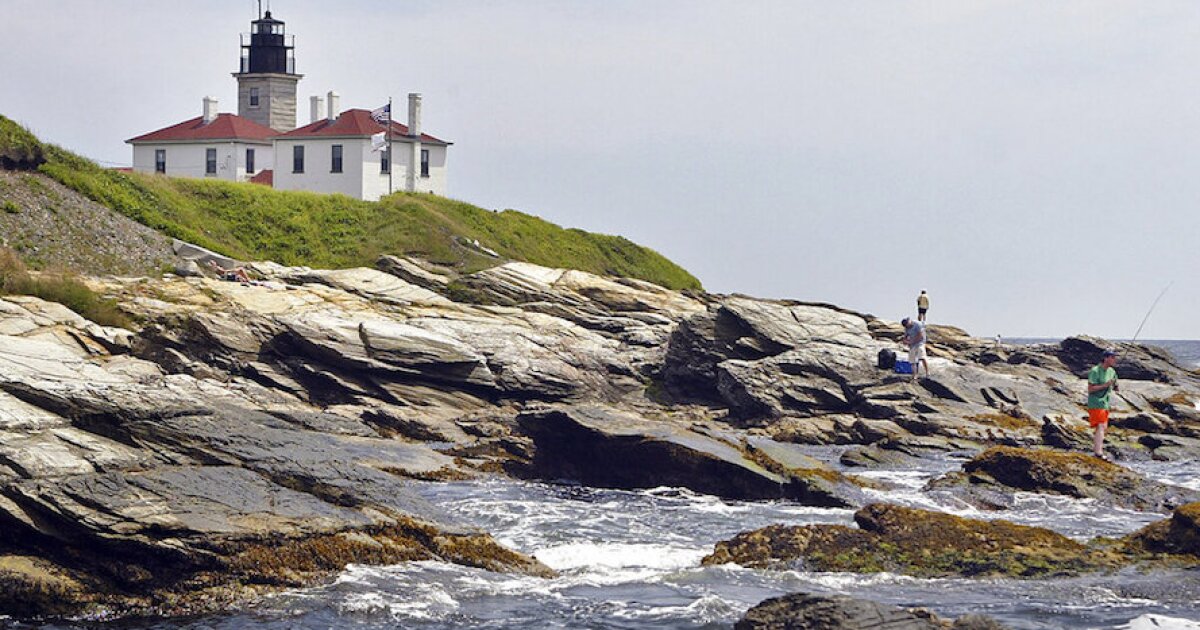 Free offices with a view: 4 lighthouses, courtesy of feds