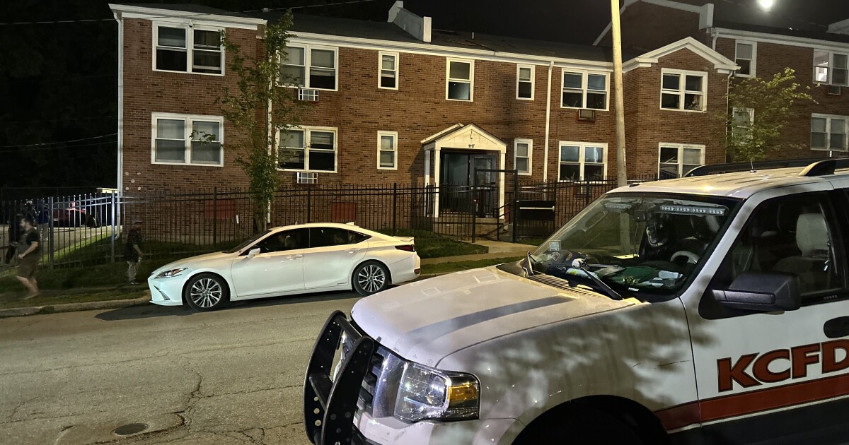 Eleven people displaced in KCMO apartment fire, KCFD says