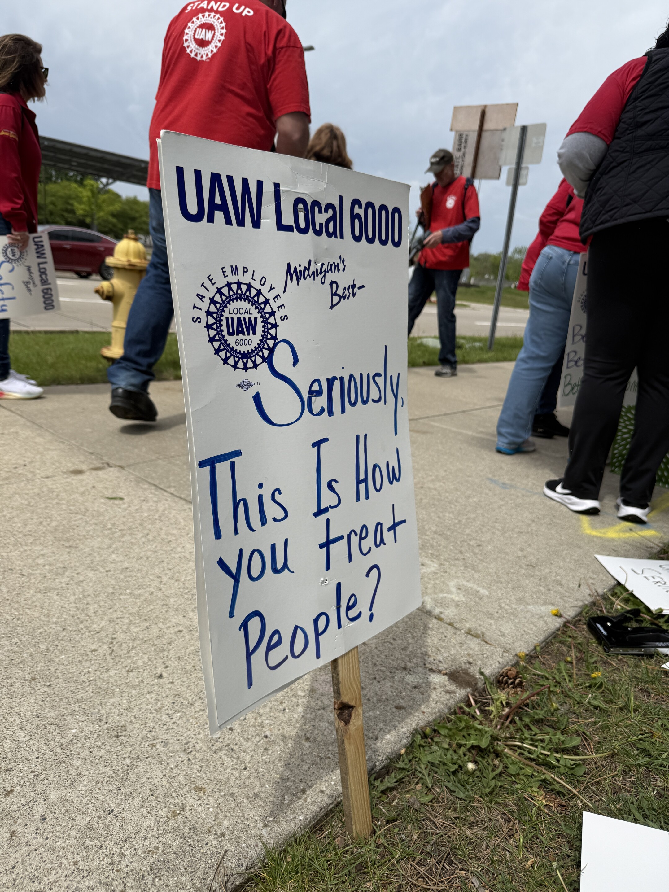 State employees picket over safety concerns at Oakland County MDHHS office