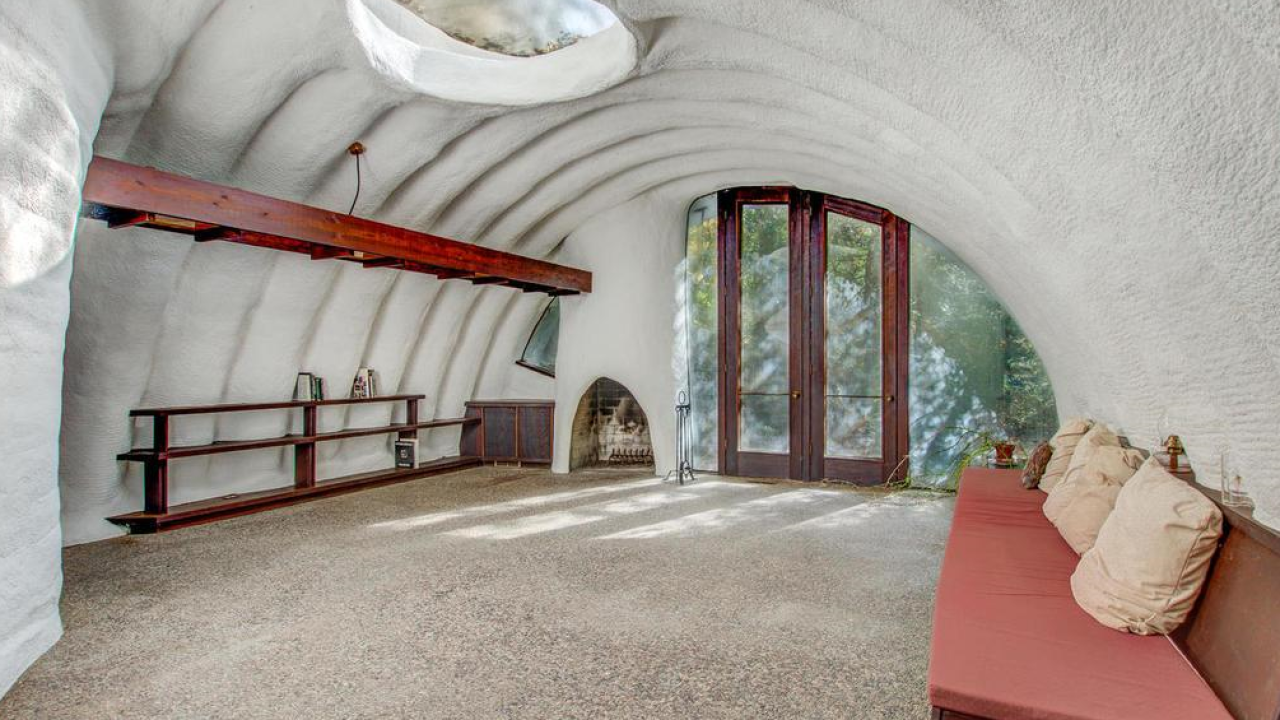 Magical 'hobbit house' hits market in Wisconsin