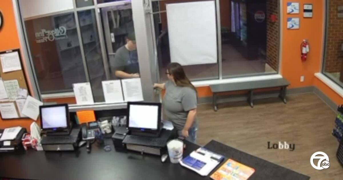 DoorDash driver accused of stealing tip jar from Cottage Inn Pizza in ... DoorDash driver accused of stealing tip jar from Cottage Inn Pizza in ...