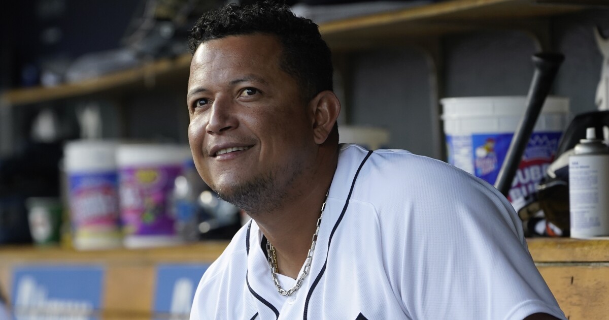 Watch Tigers Ceremony Honors Cabreras 500th Home Run
