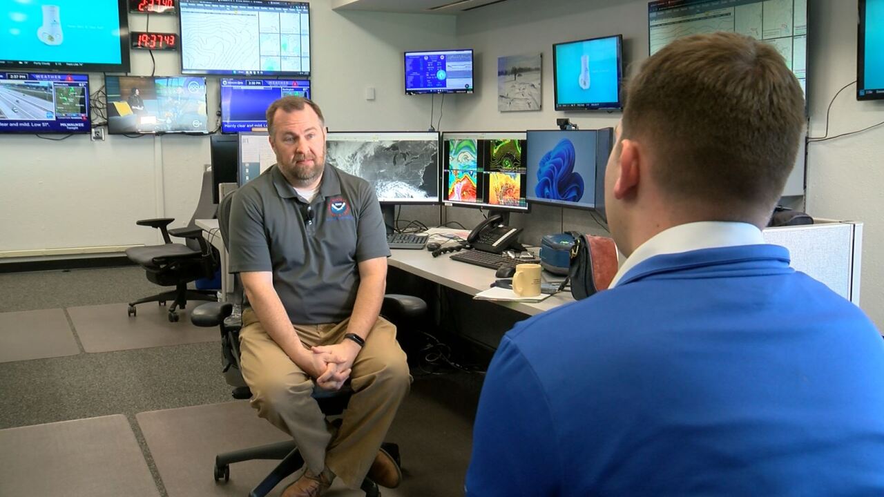 Here's how the National Weather Service issues severe weather alerts Here's how the National Weather Service issues severe weather alerts