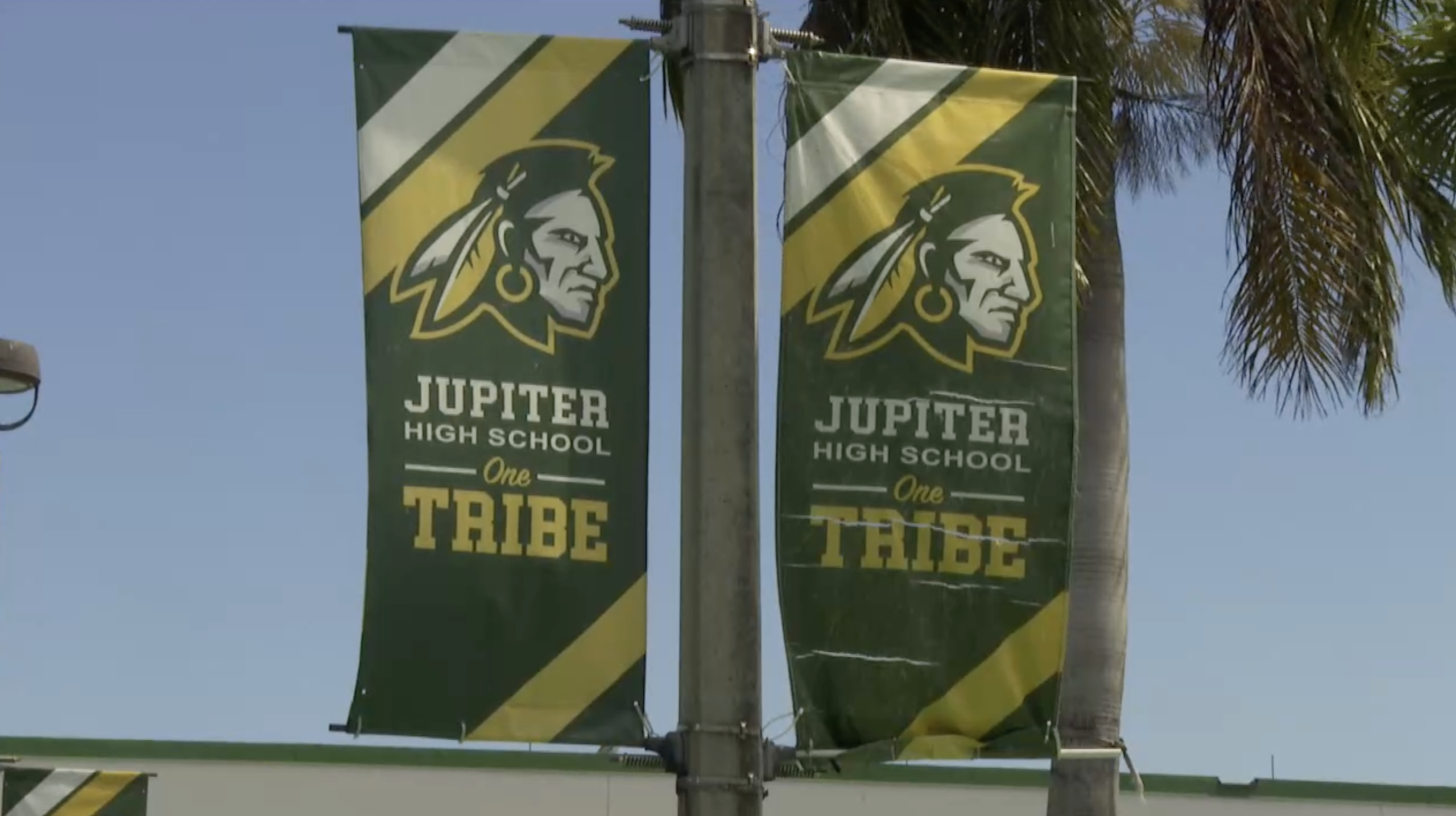 Jupiter High School yearbook staff creates record-breaking book