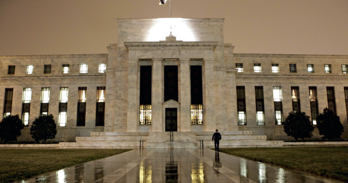 Experts: Take advantage of low interest rates now