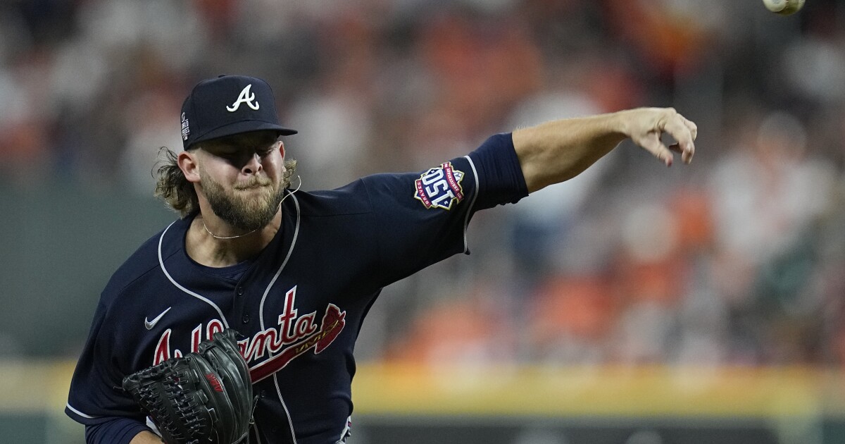 Braves bullpen provides long winning night in Game 1 WS win
