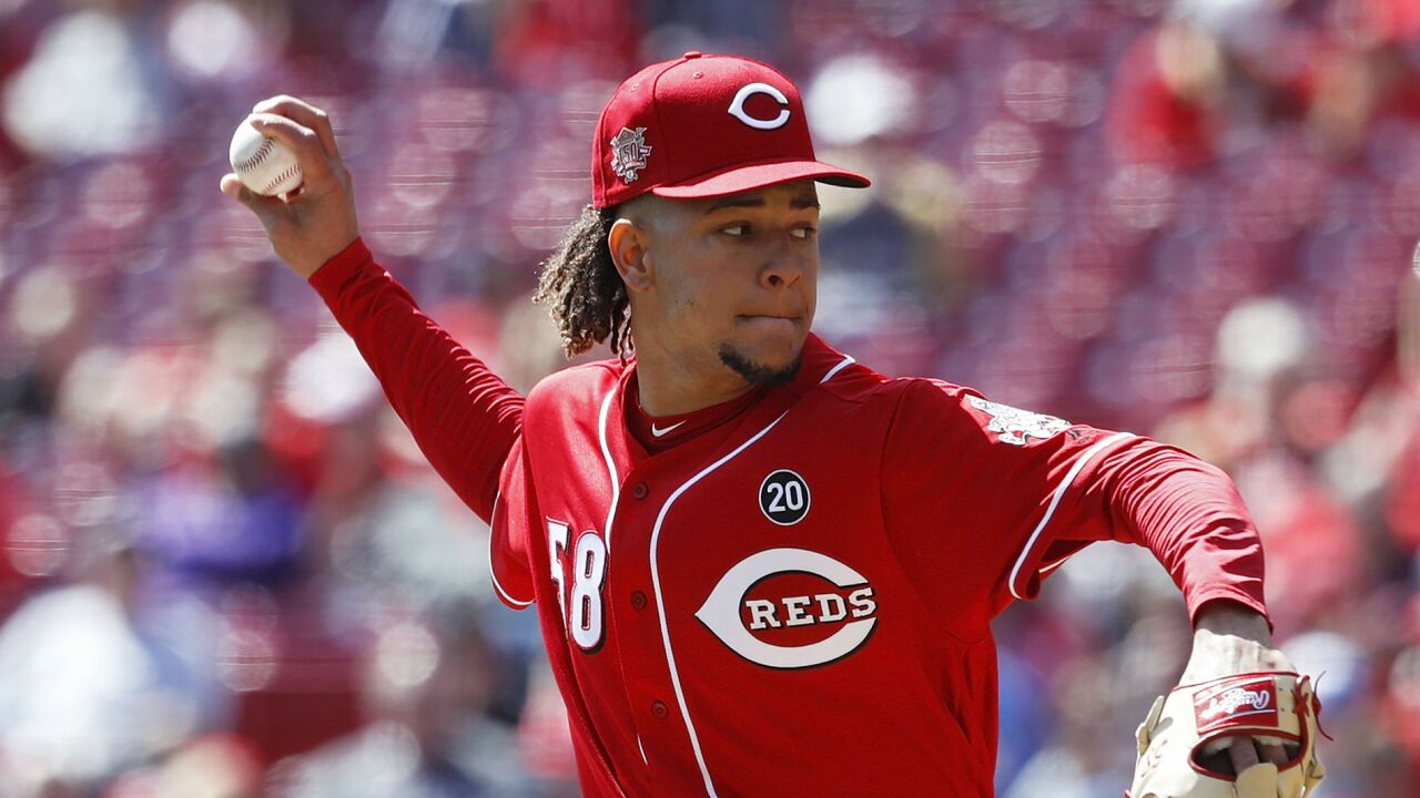 Luis Castillo, Reds lose pitchers' duel to Brewers
