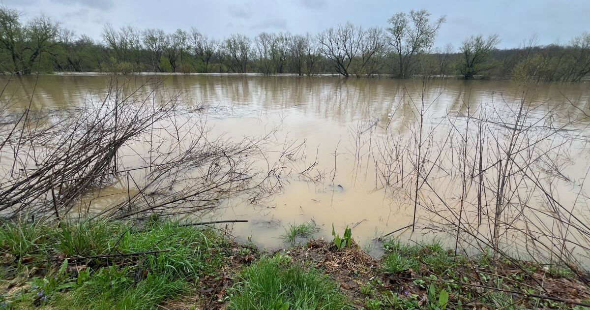 2 Kentucky towns under evacuation as river will reach 'major' flood stage