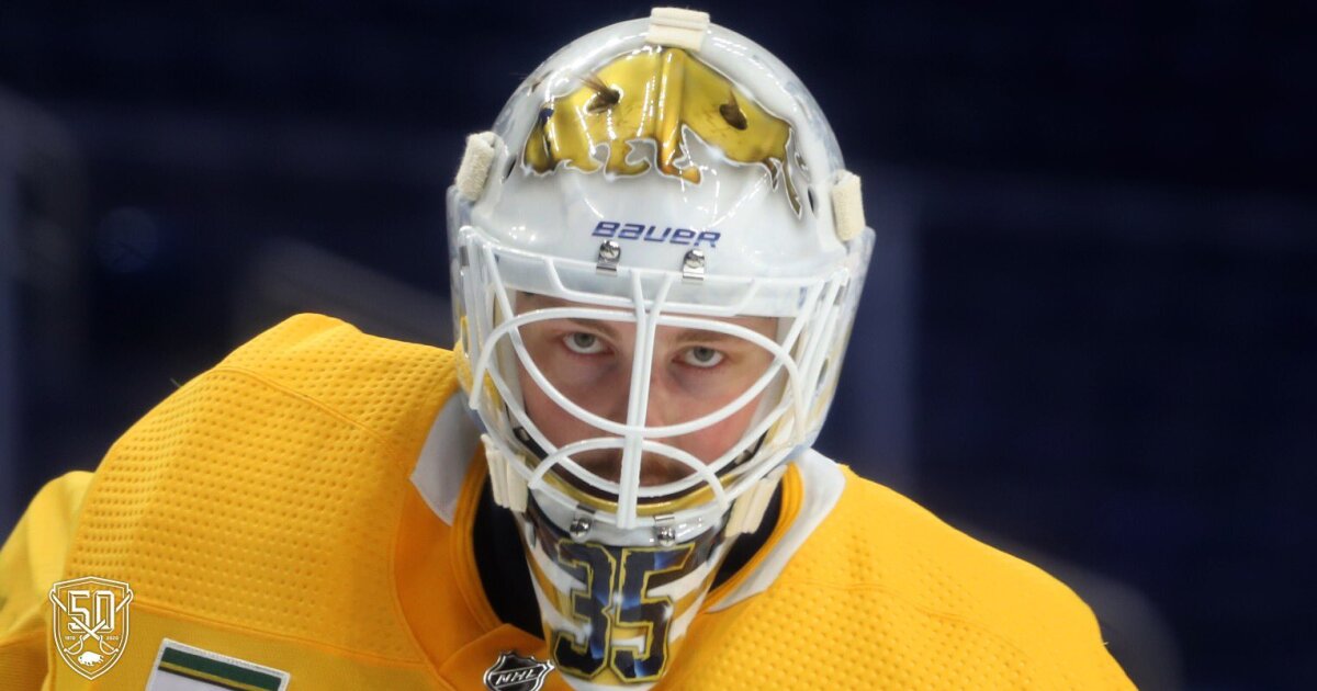 Sabres goalie Linus Ullmark shows off beautiful gold mask for team's ...