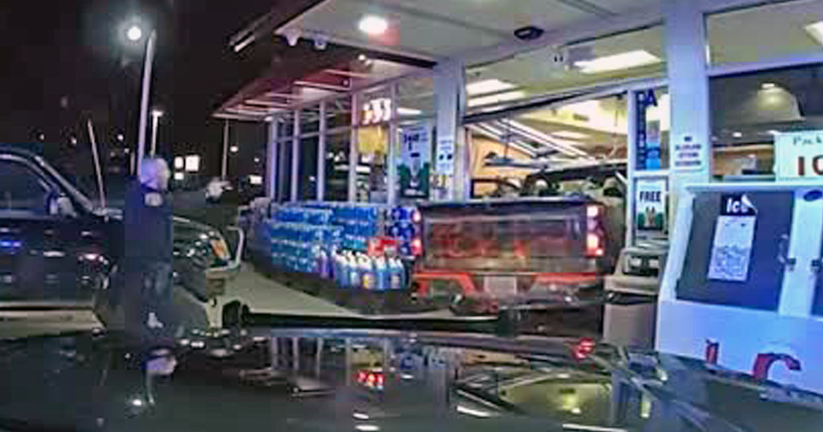 Bodycam video of police shootout after suspect crashes into 7-Eleven ...