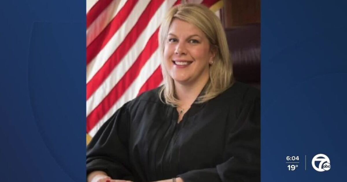 Judge apologizes for berating cancer patient about yard
