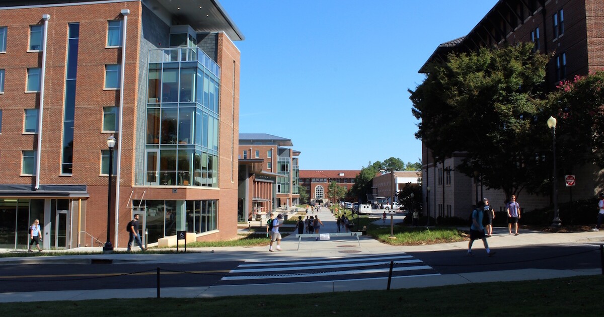 Experts say colleges need to ramp up coronavirus testing