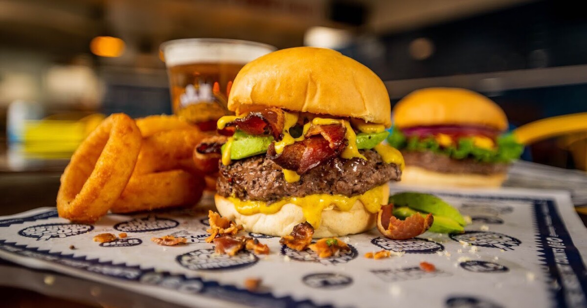 Hoss' Loaded Burgers opens first permanent restaurant