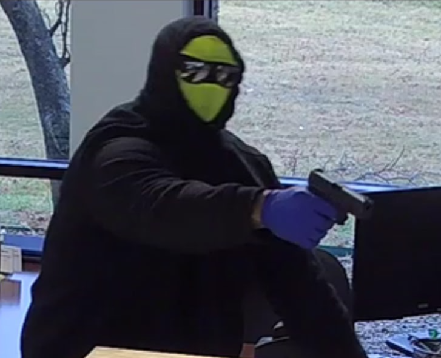 FBI releases additional pictures of suspect in US Bank robbery in KCK