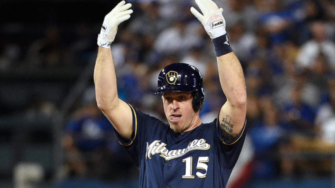 Erik Kratz signs 1-year contract to stay in Milwaukee