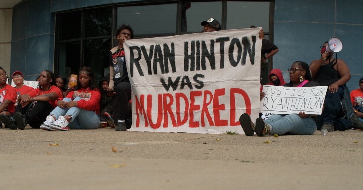 Family of Ryan Hinton marches through streets of Cincinnati demanding ...